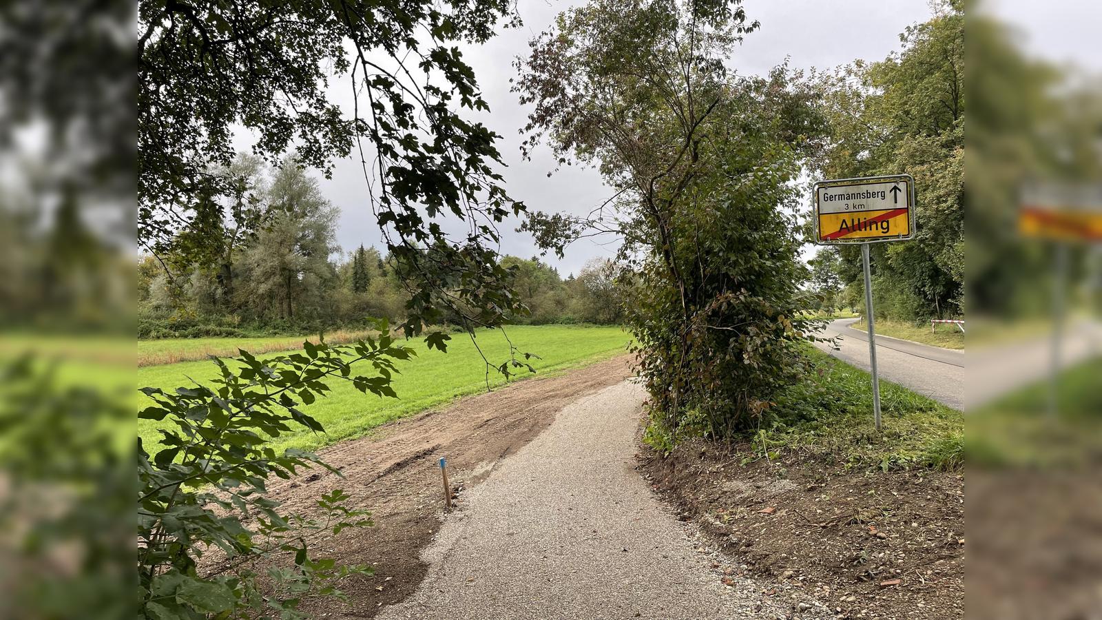 Auf den neu angelegten Fußweg gelangt man sicher ins Obermoos ...